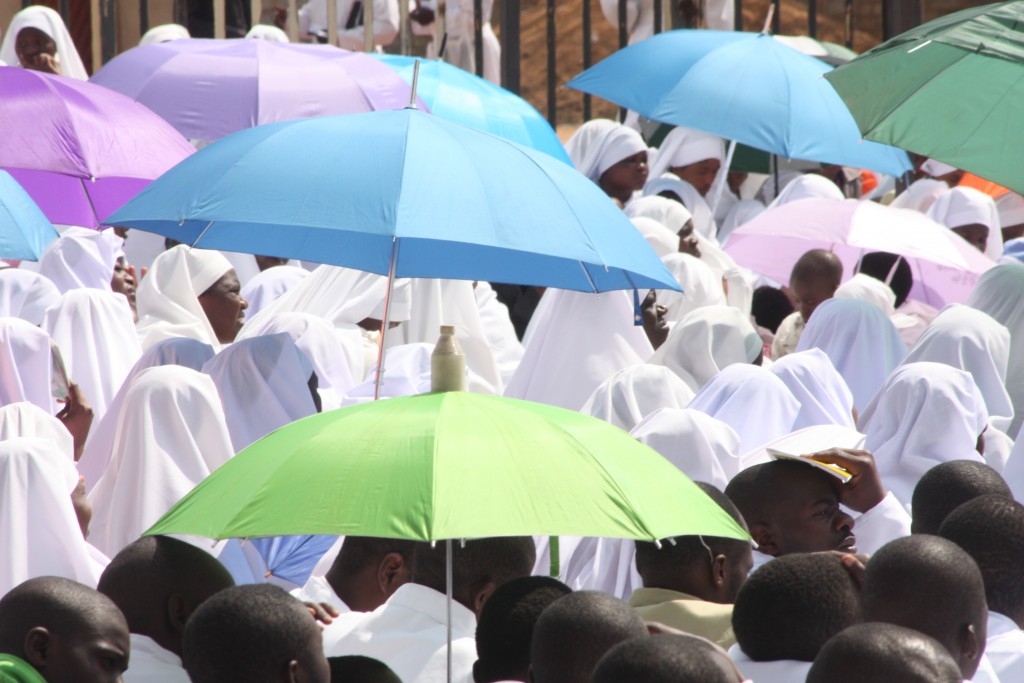 Hymn 159 – The African Apostolic Church led by Paul Mwazha of Africa ...